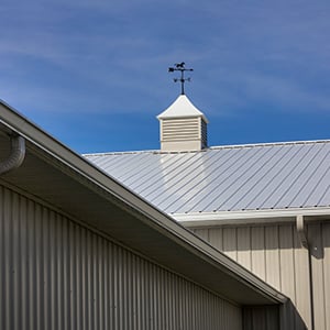 8 Design Tips to Consider When Building a Horse Barn