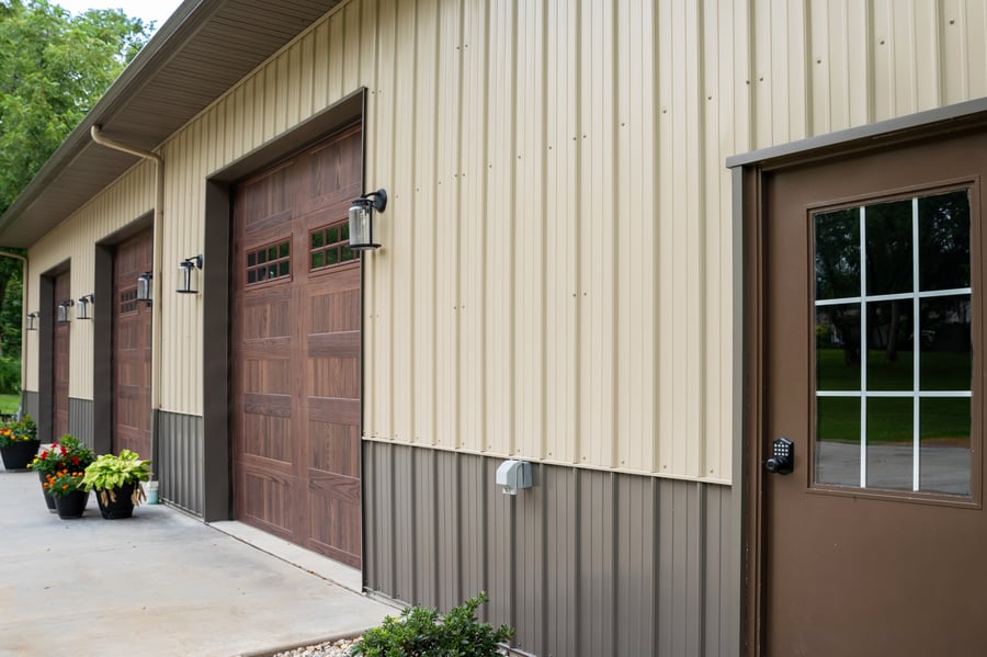 Versetta Stone vs Metal Wainscoting: What's Right for You?